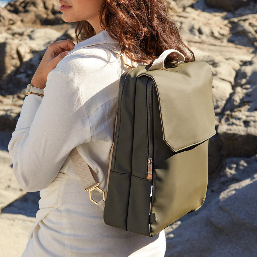 CLUSE Le Réversible backpack CX03505 Dark green/Sand - Official CLUSE Store